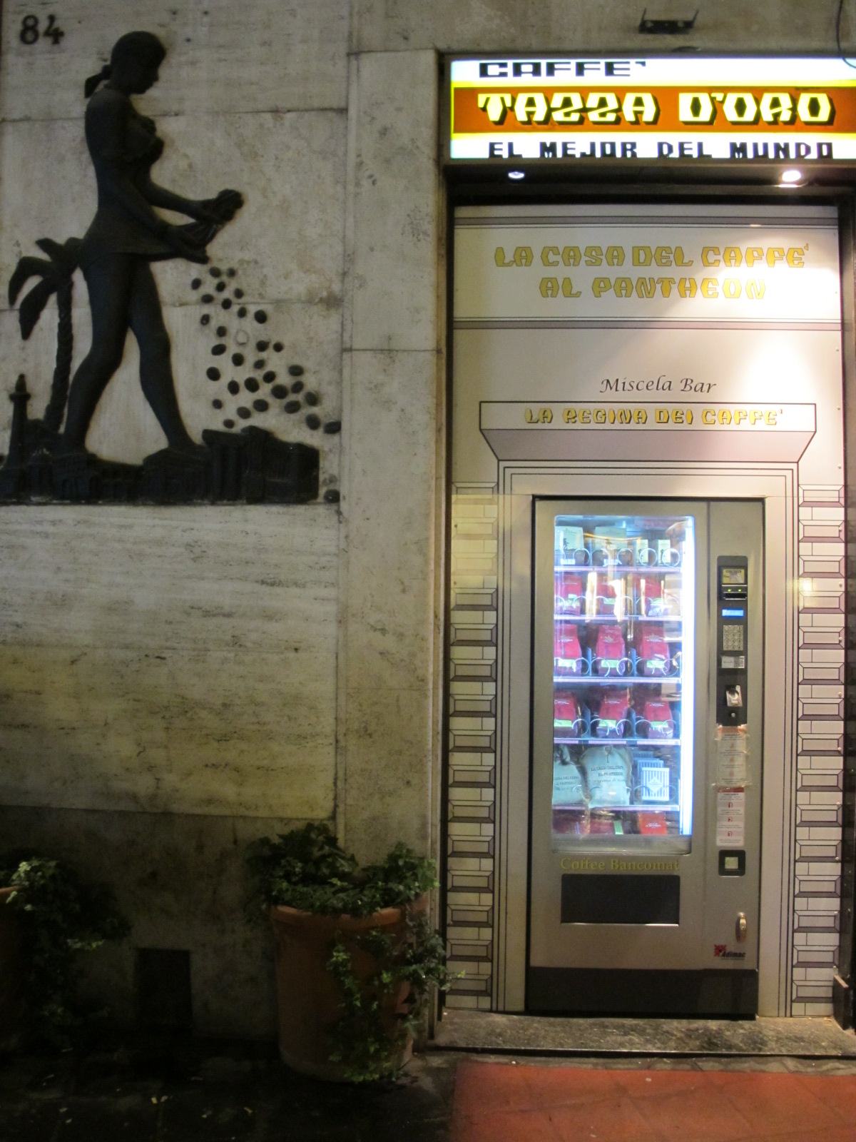 Rome’s Vending Machines – The Spanish Steps Apartment on Via della Mercede