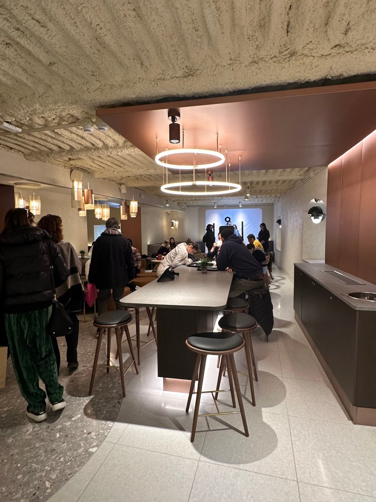 Starbucks Comes to Piazza San Silvestro – The Spanish Steps Apartment ...